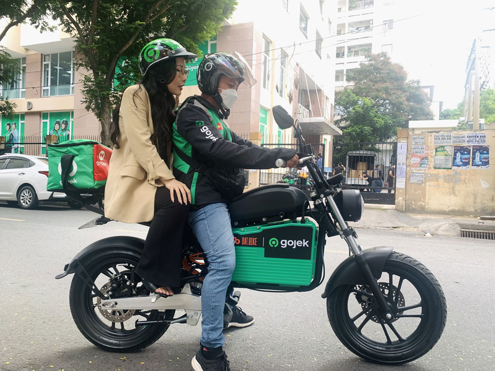 Xe máy điện Dat Bike được thí điểm vận chuyển khách hàng của Gojek Việt Nam